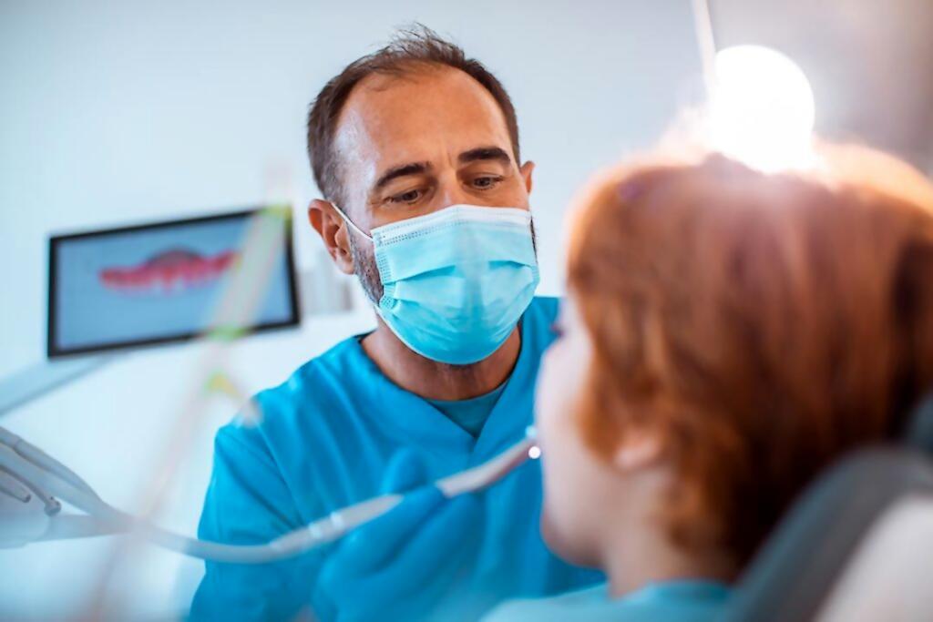 Upper labial frenulum surgery: what is it & treatment | Dr. BOJ BCN